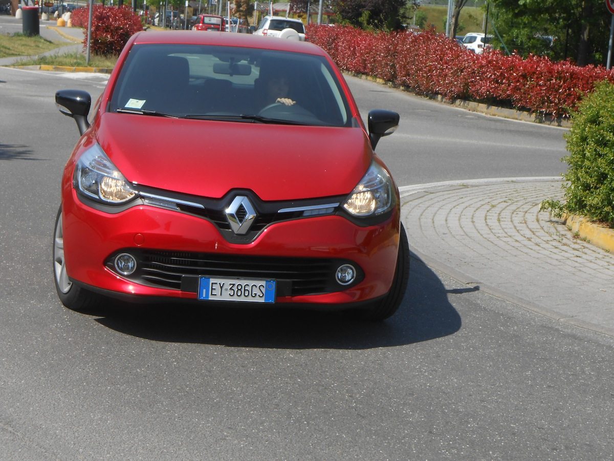 Renault Clio 1.5 dCi Live - sfida alle più grandi - MotorAge New Generation
