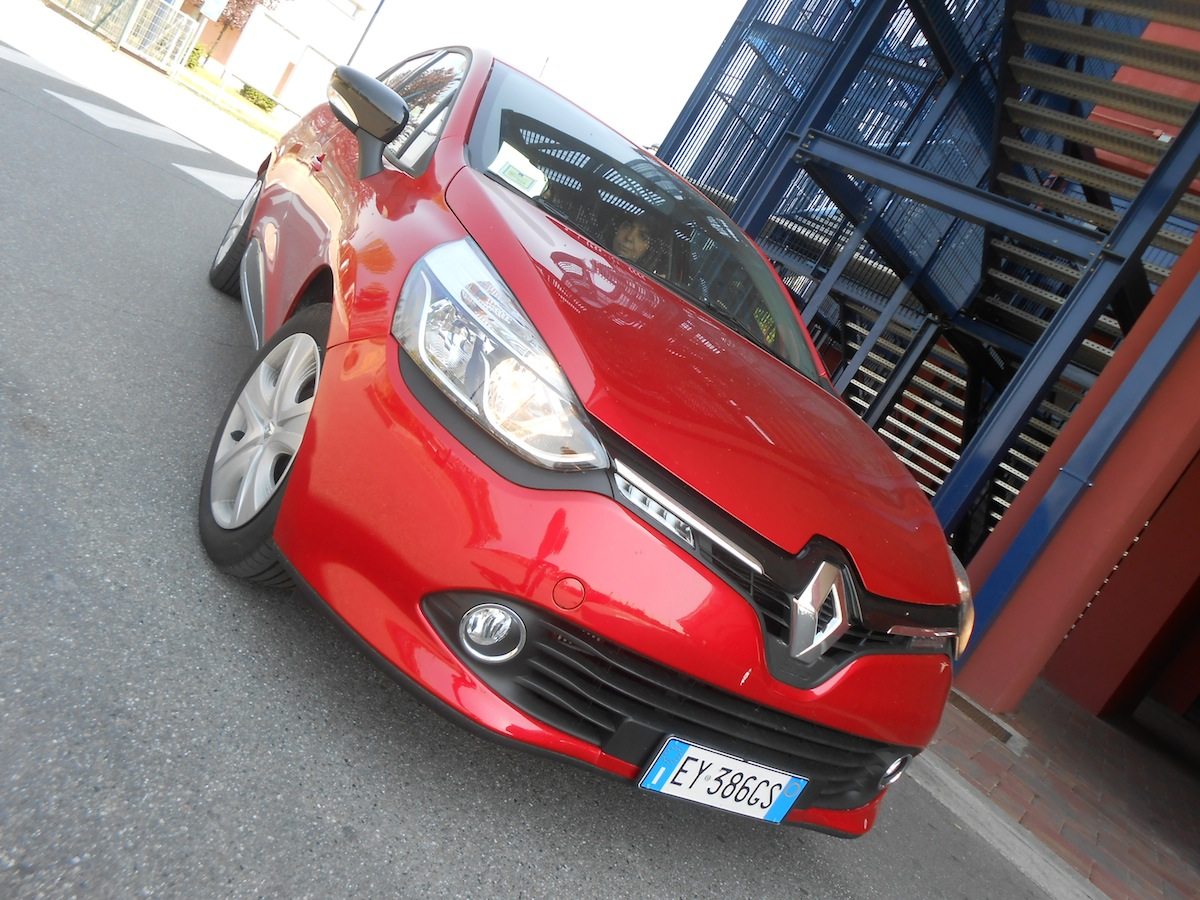 Renault Clio 1.5 dCi Live - sfida alle più grandi - MotorAge New Generation