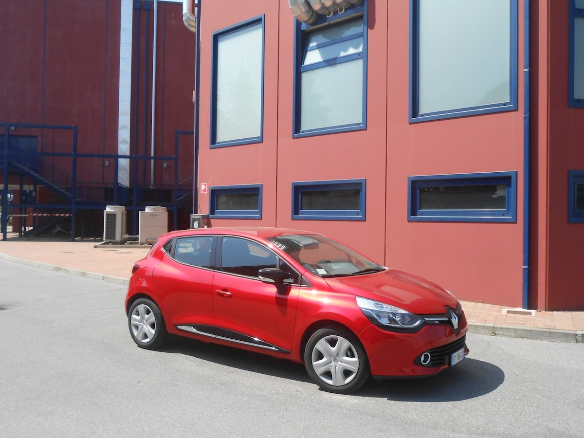 Renault Clio 1.5 dCi Live - sfida alle più grandi - MotorAge New Generation