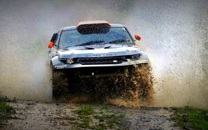 Range Rover Evoque Milner LRM–1 Race Car pronta Rally - MotorAge New ...