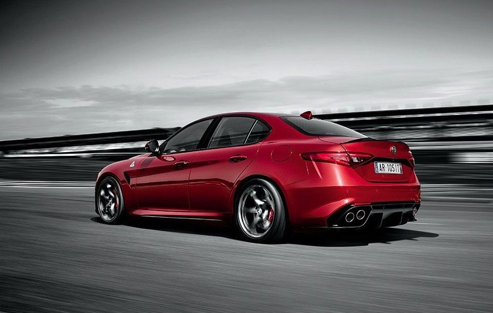 L’Alfa Romeo Giulia ritarda il debutto nelle vendite? - MotorAge New ...