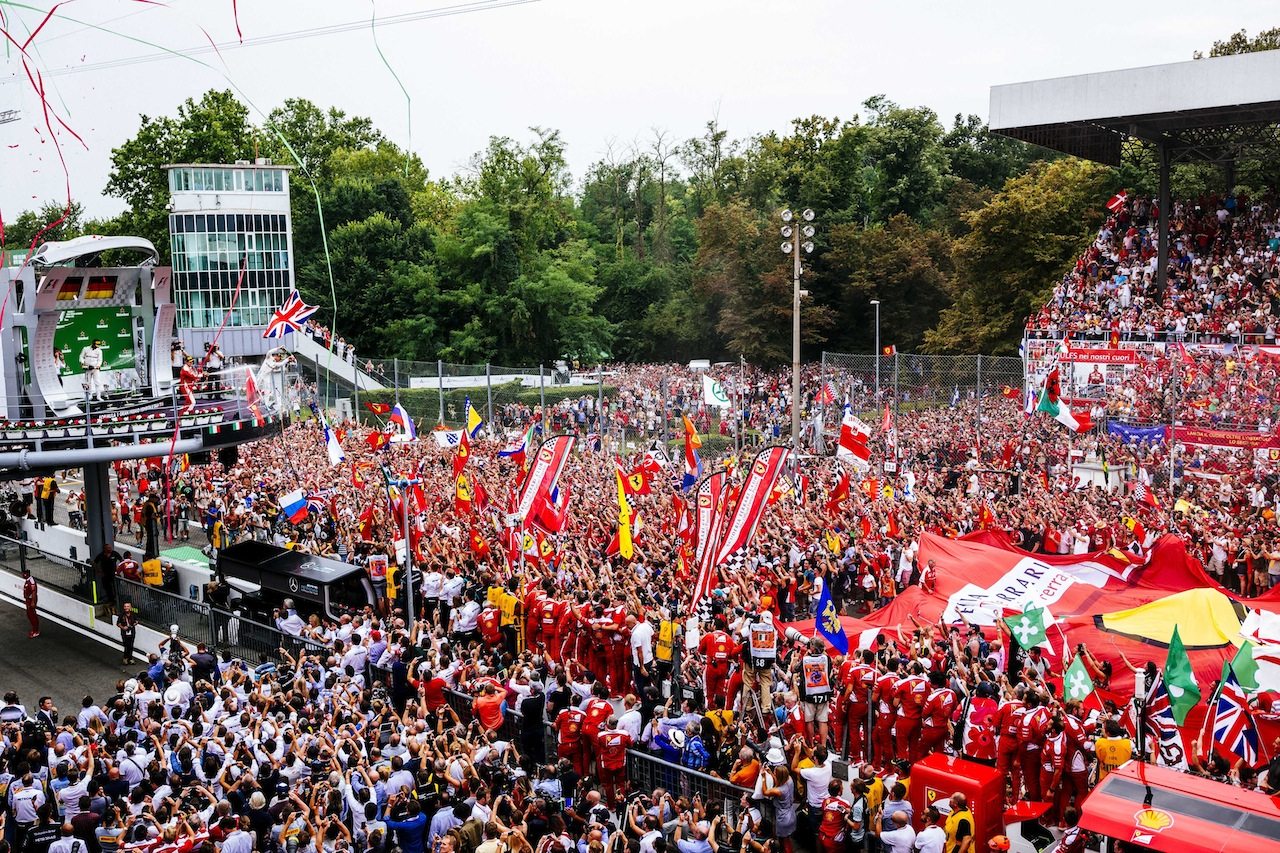 A Monza doppio Mercedes e ripresa Ferrari. Con protagonisti i tifosi ...