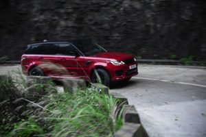 Range Rover Sport scala i gradini verso il Paradiso - MotorAge New ...