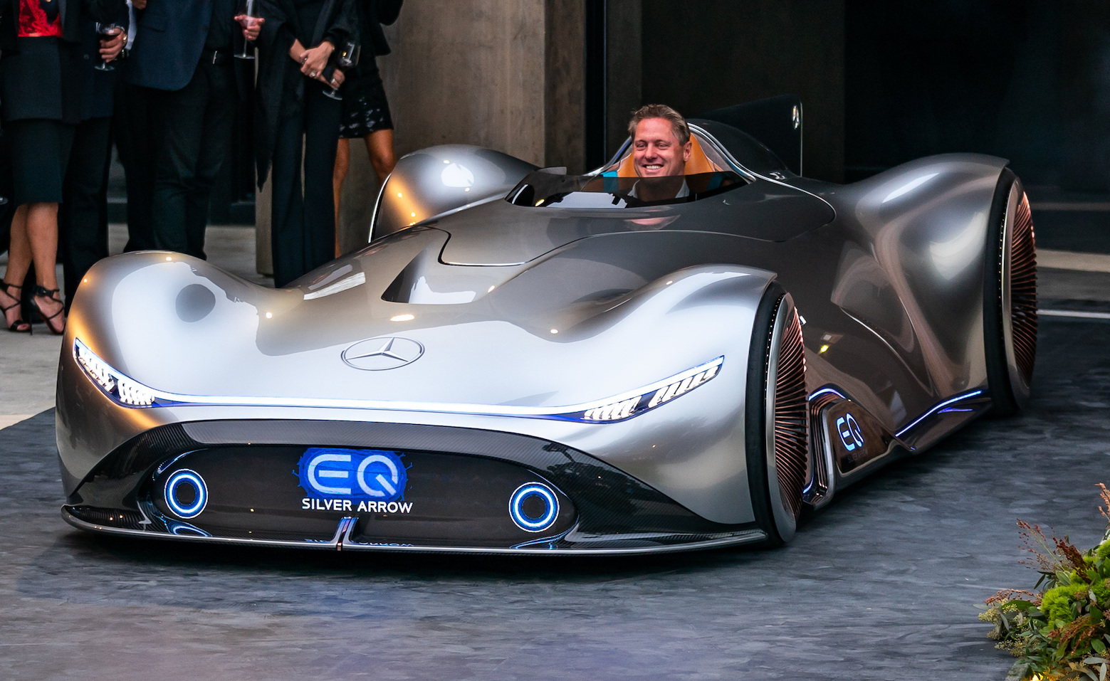 Mercedes Vision EQ Silver Arrow: futuro d’argento