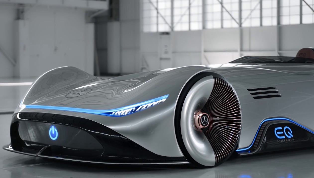 Mercedes Vision EQ Silver Arrow: futuro d’argento