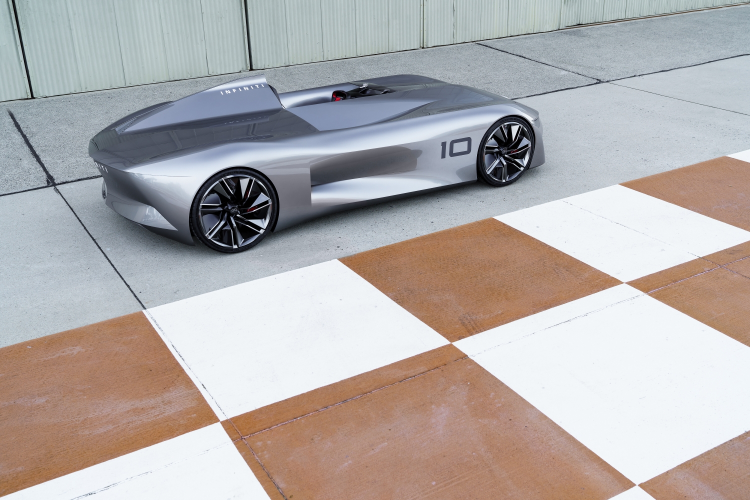 Infiniti Prototype 10: una speedster dell'era elettrica