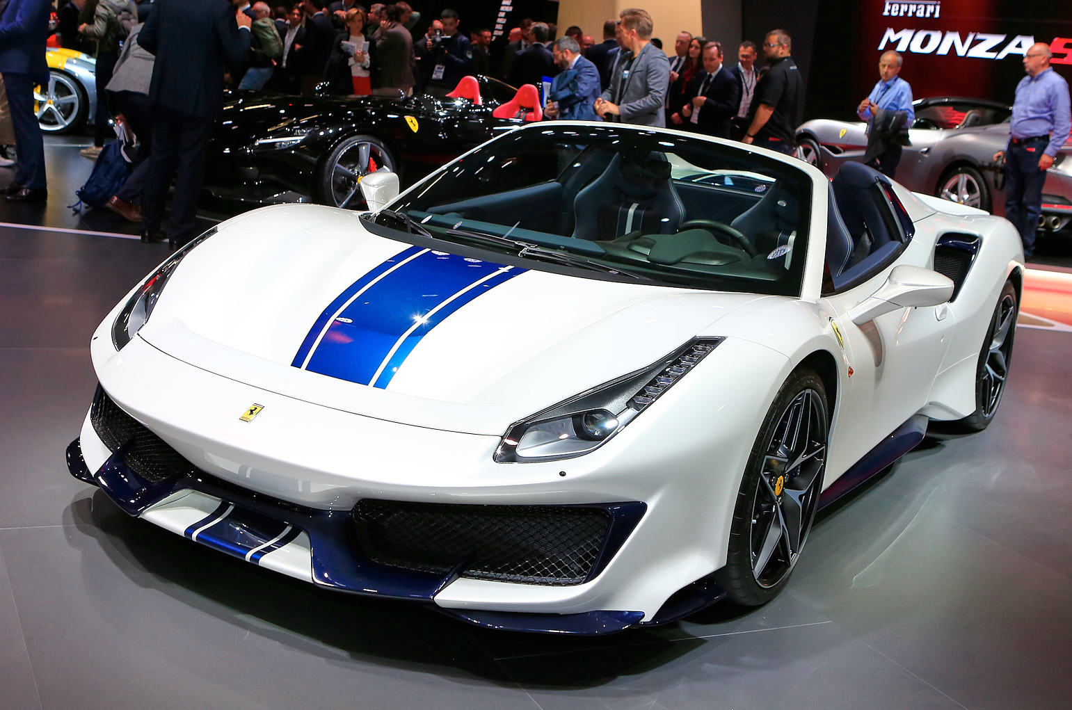 Ferrari 488 Pista allestimento speciale - MotorAge New Generation