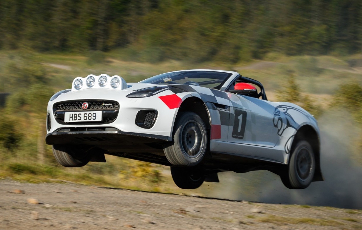Jaguar presenta la F-Type Spider in versione auto da rally