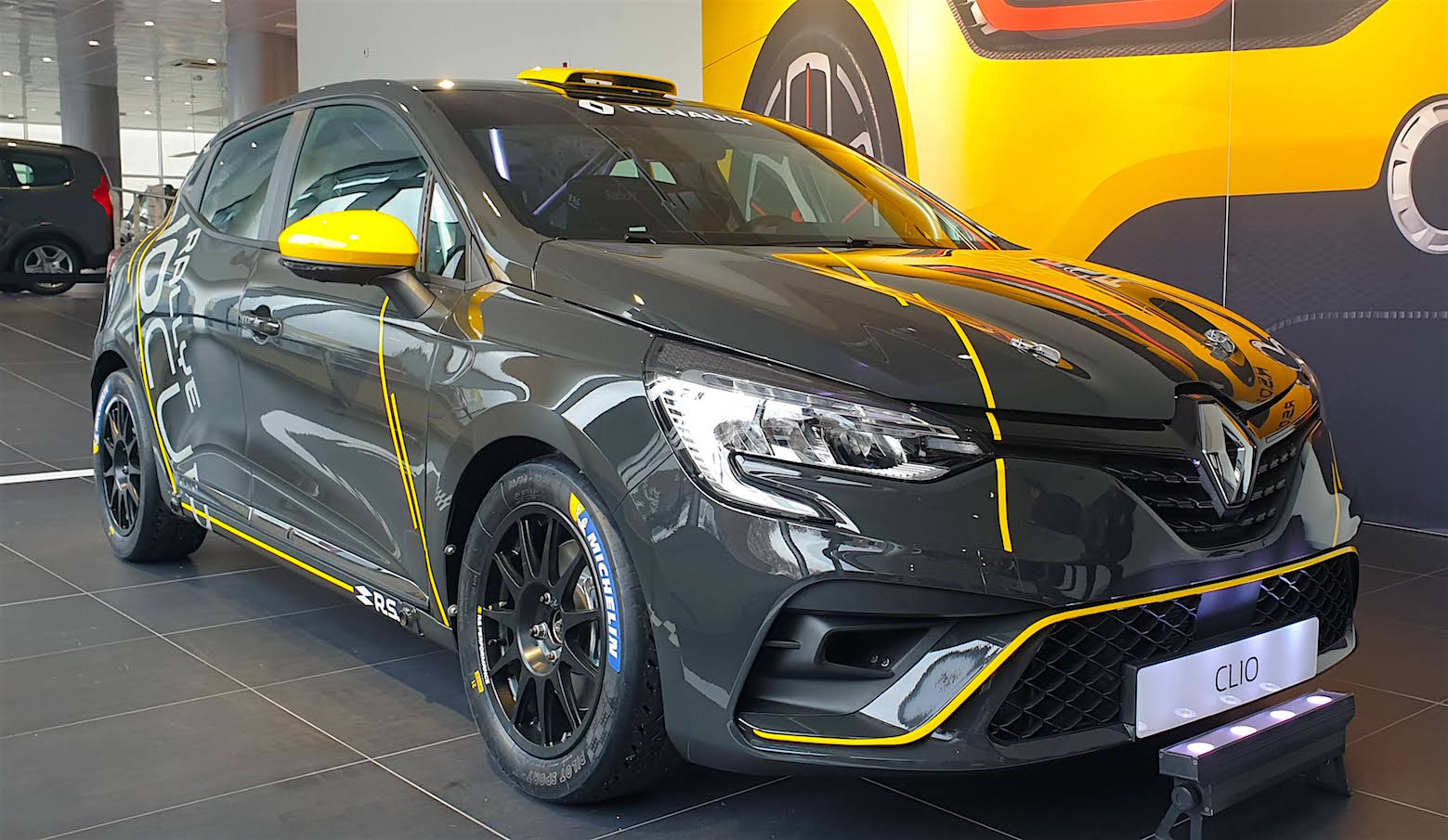 Clio Rally: sul mercato per le competizioni - MotorAge New Generation