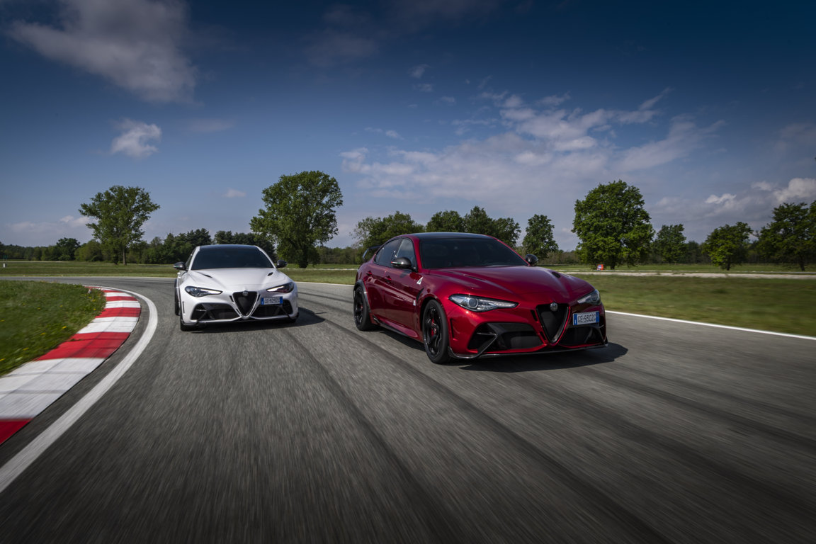 Confronto Alfa Romeo Giulia GTA-Giulia GTAm. Estremamente Alfa