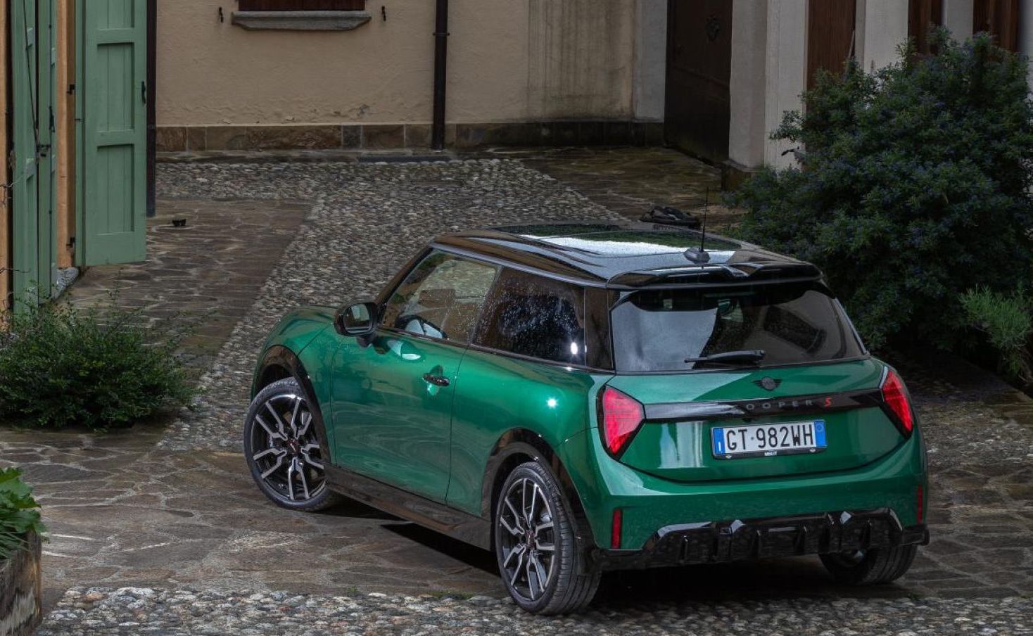 Mini Cooper, nuova e con e con due motori a benzina