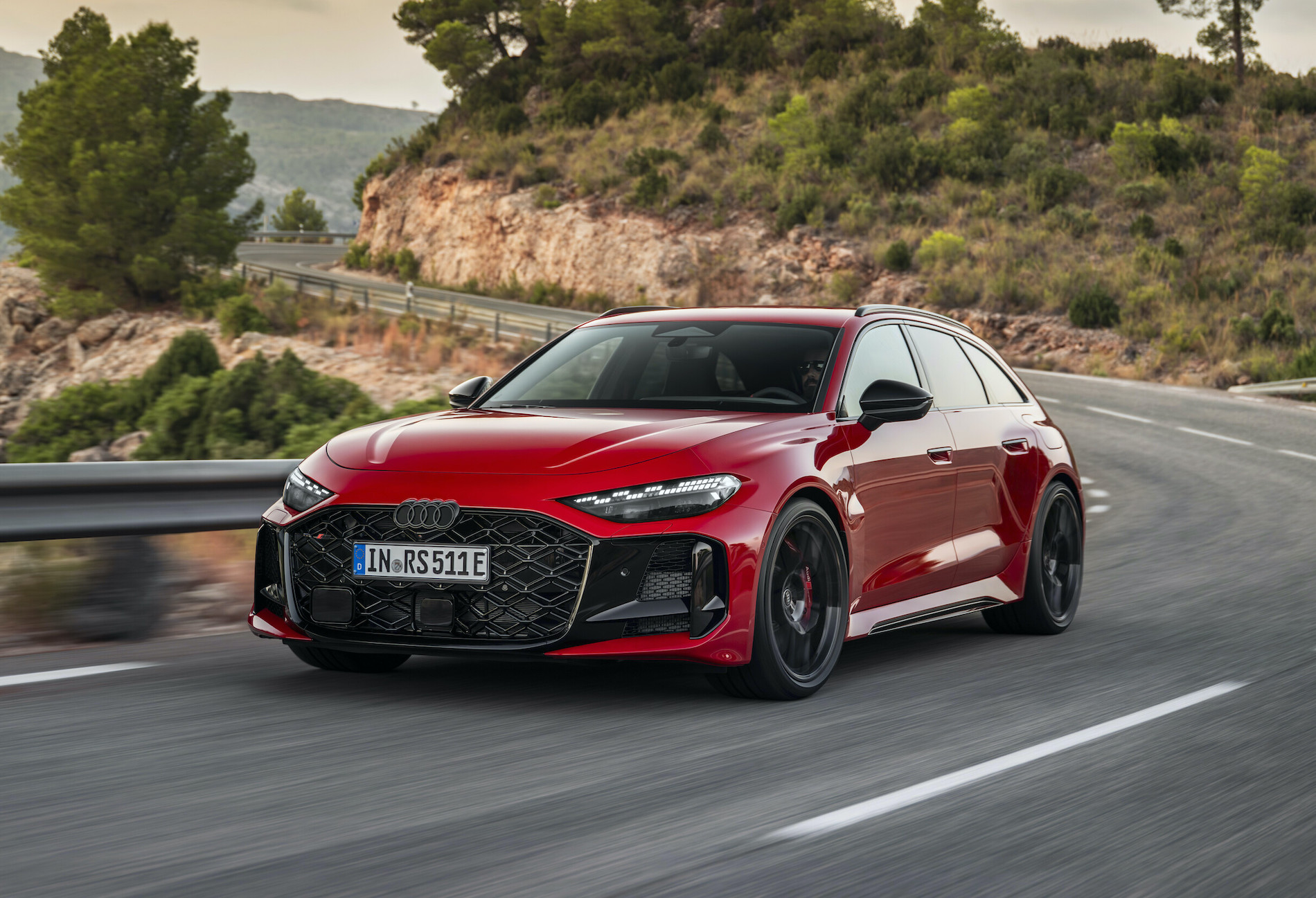 Audi RS 5 Avant: debutta l'ibrida super wagon da 639 CV che sfida le ...