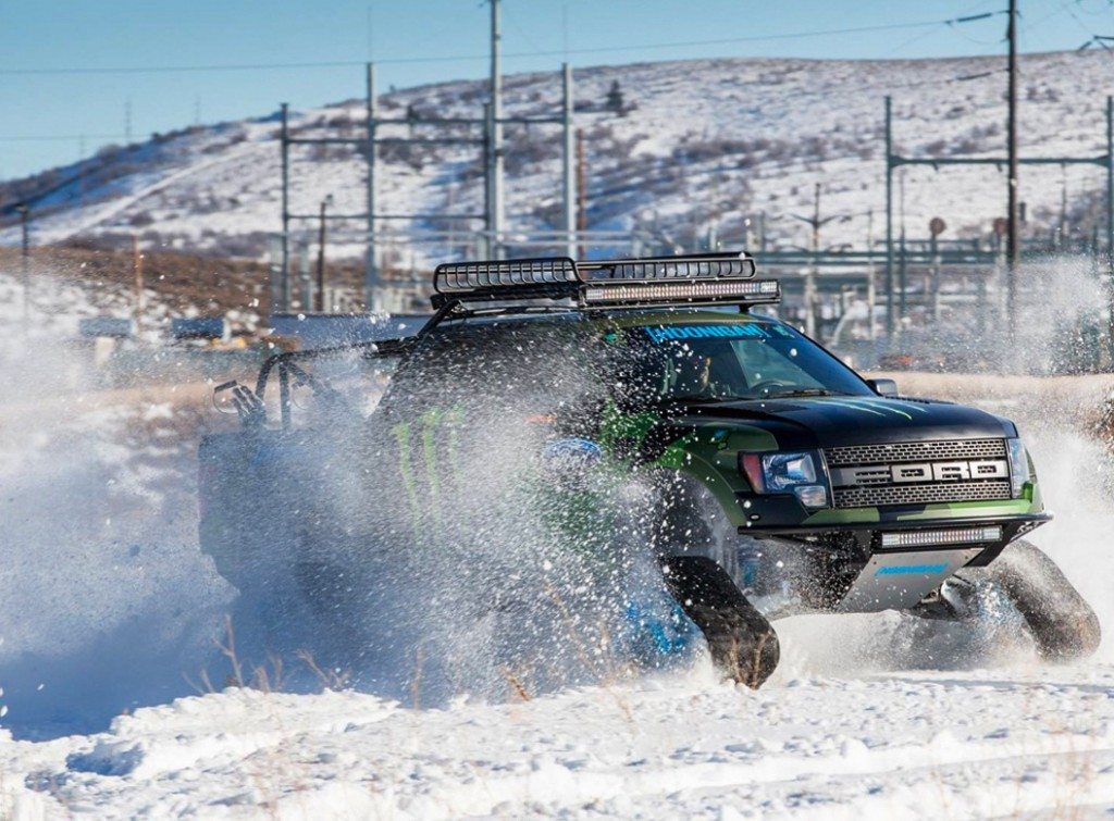 Ken Block con la RaptorTRAX sfida gli snowboard - MotorAge New Generation