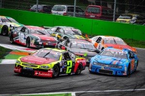 Motor Show di Bologna: motori, donne e musica a gogò e... atmosfere ...